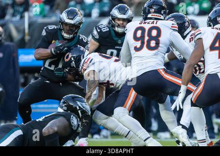 Chicago Bears defensive end Austin Booker (94) rushes during an NFL ...