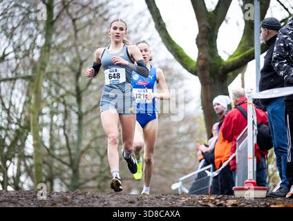 Lera Miller (VfL Löningen) in front of Luise Brzoska (Eintracht ...