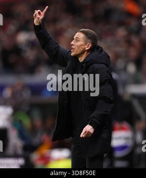 From left: Coach Daniel Bauer (Wolfsburg), Coach Merlin Polzin (HSV ...