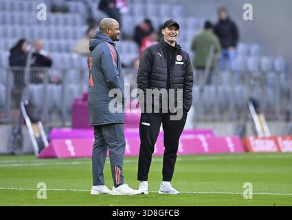 Coach Alexander Blessin (St. Pauli) with team after the game Hamburg ...