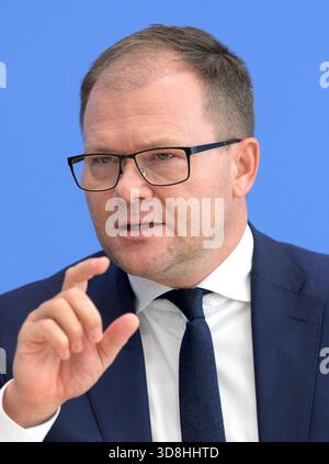 Carsten Schneider (SPD), Federal Minister for the Environment, Climate ...