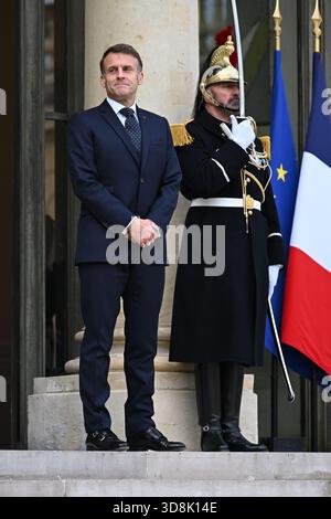 The President of the Republic, Emmanuel Macron, welcomed the President ...