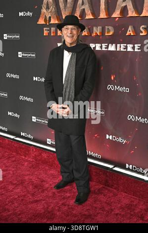 Russell Carpenter bei der Weltpremiere des Kinofilms 'Avatar: Fire and ...