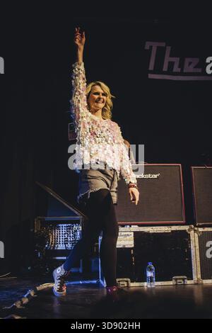 Charlotte Cooper, singer and bass player from The Subways live on For ...
