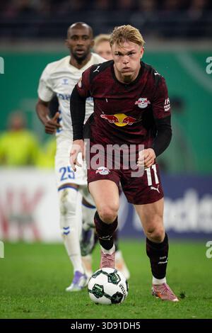 Conrad Harder (RB Leipzig, #11) fouls Julian Ryerson (Borussia Dortmund ...