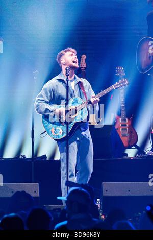 Alex Warren performs during iHeartRadio 106.1 KISS FM's Jingle Ball ...