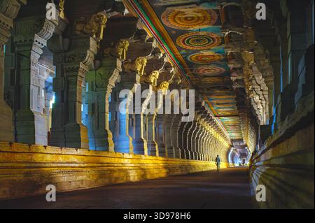 08 23 2009 Corridor of the Ramanathaswamy Temple ,is renowned as the ...