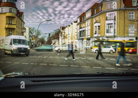 Berlin Straßenverkehr, Verkehr: Straßenszene Waidmannsluster Damm / BAB ...