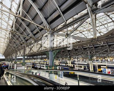 Manchester Piccadilly railway station, ornate pillars with intercity ...