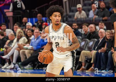 San Antonio Spurs guard Dylan Harper (2) shoots against the New York ...