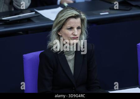 Politik - Deutscher Bundestag - 48. Bundestagssitzung 05.12.2025 ...