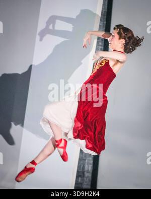 London, UK. 10th Jan, 2026. Richarlison (TH) goes off injured at the ...