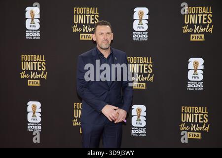 Australia head coach Tony Popovic gestures during the World Cup Group D ...