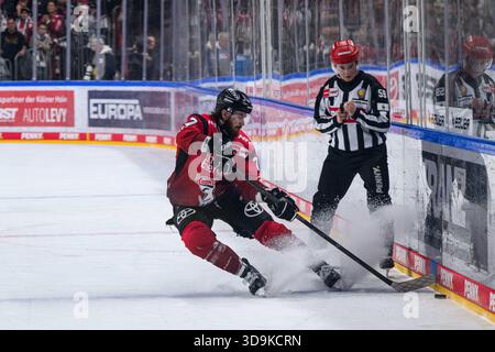 COLOGNE, GERMANY - 5 DECEMBER, 2025: Ryan MacInnis - Hockey match DEL ...