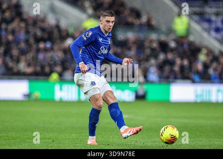 Vitaliy Mykolenko of Everton passes the ball during the Premier League ...