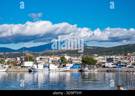 Fischereihafen von Nea Artaki am 5. Januar 2026 bei Nacht. GREECE ...