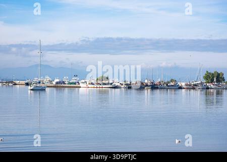 Fischereihafen von Nea Artaki am 5. Januar 2026 bei Nacht. GREECE ...