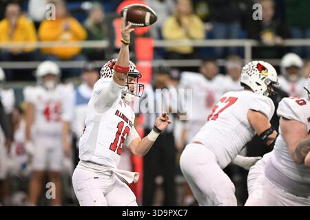 Illinois State quarterback Tommy Rittenhouse (16) warms up before the ...