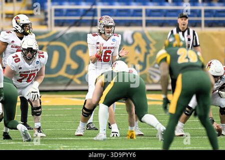 Illinois State quarterback Tommy Rittenhouse (16) warms up before the ...