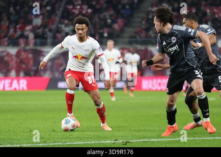 Tidiam Gomis (27, RB Leipzig) during warm-up. LEIPZIG, GERMANY ...
