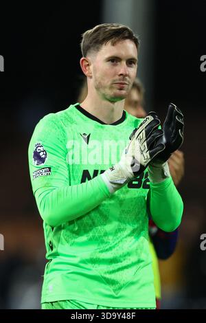 Dean Henderson of Crystal Palace applauds the fans after the final ...