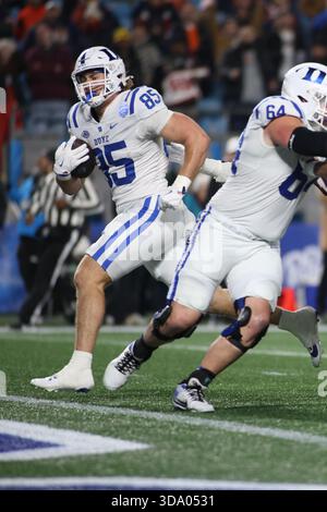 Duke tight end Jeremiah Hasley (85) runs with the ball during the ...