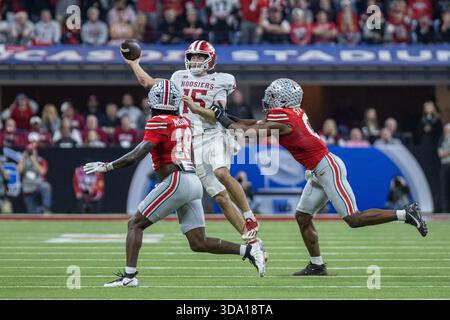 Indiana quarterback Fernando Mendoza (15) warms up before the Rose Bowl ...