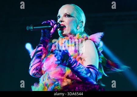 Garbage (Shirley Manson, lead vocalist) playing live in Obras Stadium ...