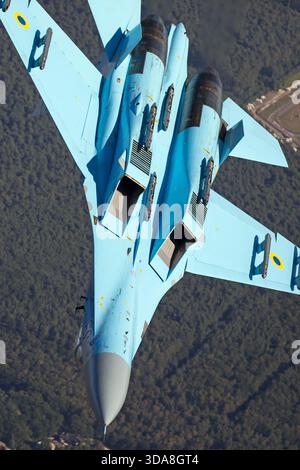 Air-to-air photograph of a Ukrainian Air Force Sukhoi Su-27P1M ...