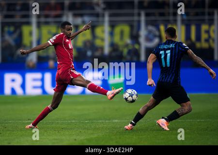 Luis Henrique of FC Internazionale competes for the ball with Eljif ...