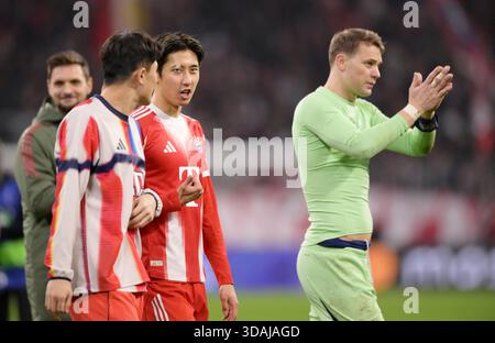 Final celebration from the left: Hiroki Ito, goalkeeper Manuel Neuer ...