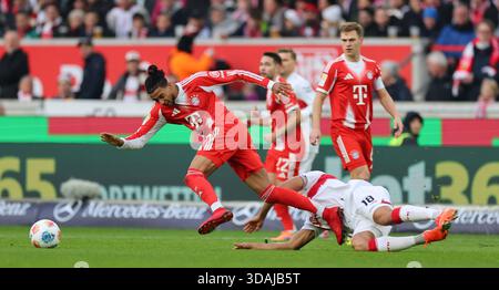 From left: Michael Olise (Bayern), referee Florian Exner, Alexis Claude ...
