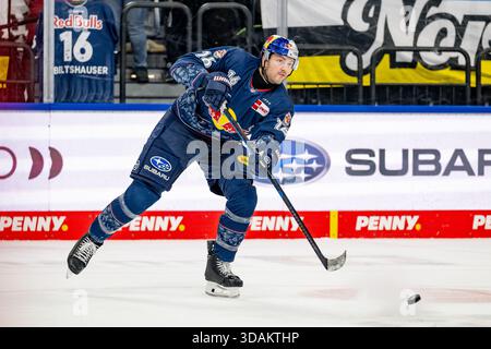 Conrad Abeltshauser (EHC Red Bull Munich, #16) is happy with his ...