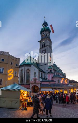 Hall in Tirol: Christmas market Adventmarkt, projected days of an ...