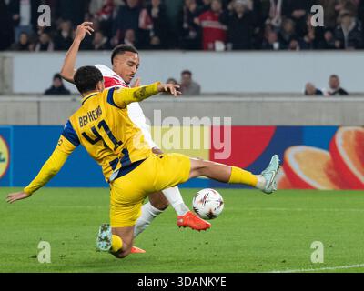 Goal chance, Jamie Leweling (Stuttgart #18) left. Kaua Santos ...