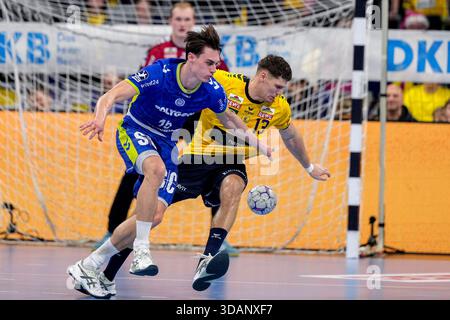 from left: Sebastian Heymann (RNL, 13), Albin Lagergren (SCM, 21), duel ...