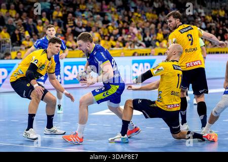 from left Sebastian Heymann (RNL, 13), Omar Ingi Magnusson (SCM, 14 ...