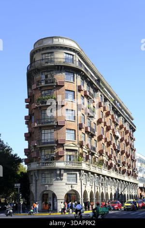 curved multi-story residential building at 5 Vostochnaya Street in ...