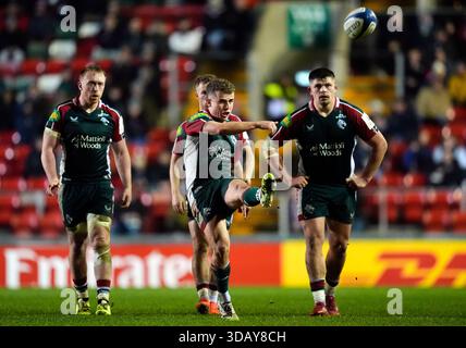 Leicester Tigers' Billy Searle kicks a penalty during the Gallagher ...