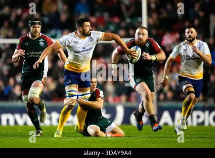 Max Deegan of Leinster with the ball during the BKT United Rugby ...