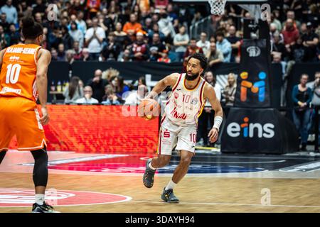 Davion Mintz (Fitness First Würzburg Baskets, 10) on the ground ...