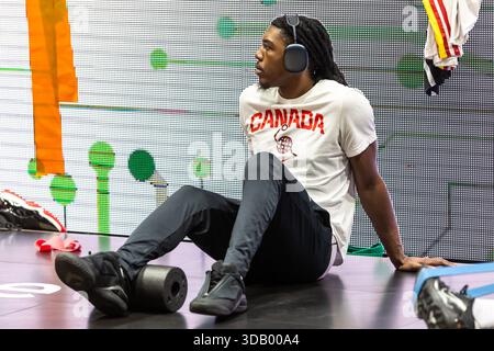 Marcus Carr (Fitness First Würzburg Baskets, 5) with the ball ...