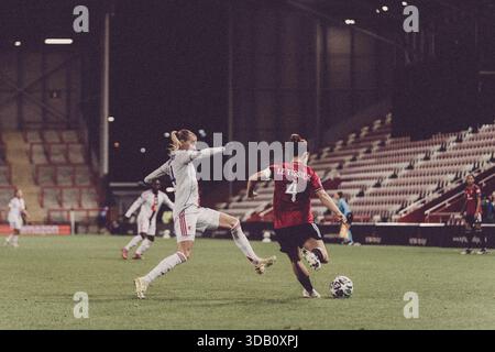 Anna Sandberg (2 Manchester United) clears the ball for a corner ...