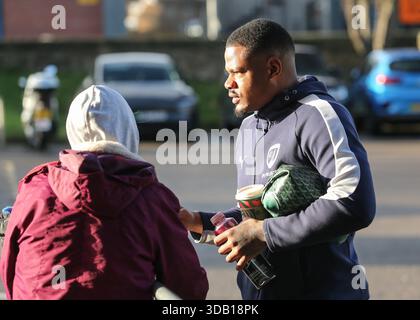 Vontae Daley-Campbell of Chesterfield arrives ahead of the Sky Bet ...