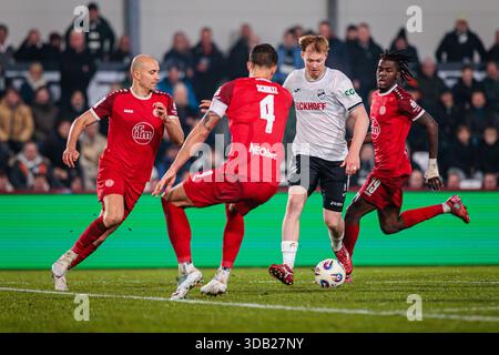 Michael Schultz (Rot-Weiss Essen, 4), Moritz Flotho (SV Wehen Wiesbaden ...