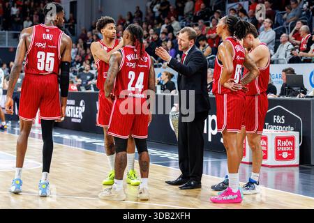 Demarcus Demonia (BMA365 Bamberg Baskets, #08) mit Alex OConnell (Alba ...