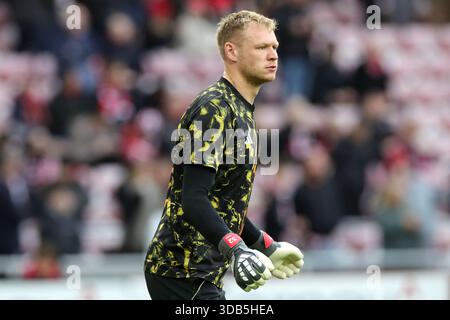 Newcastle United goalkeeper Aaron Ramsdale receives treatment during ...