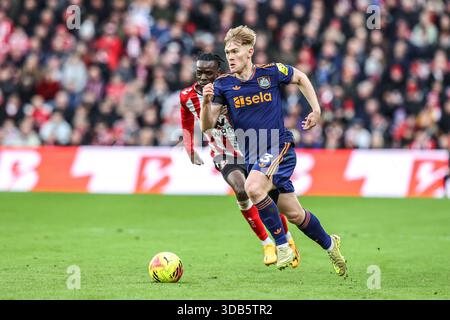 Lewis Hall of Newcastle United breaks with the ball during the Premier ...