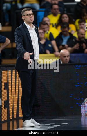 Lazar Spasic (EWE Baskets Oldenburg, Head Coach) gestures, GER, Alba ...