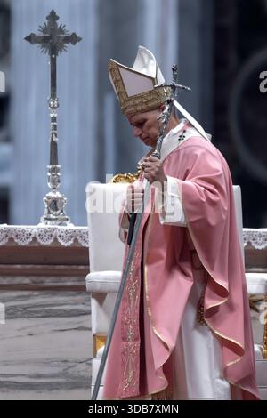 Pope Leo XIV celebrates a Mass for the Solemnity of Pentecost in ST ...